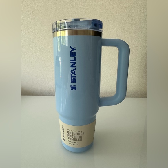 Stanley | Dining | Nwt Stanley Light Blue The Flip Straw Quencher ...